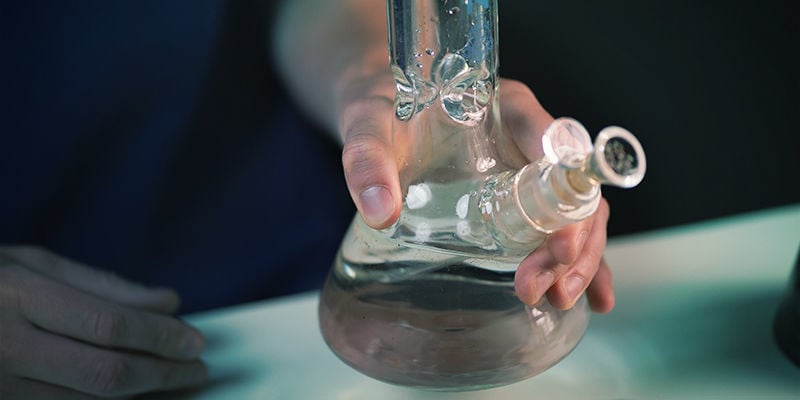 How To Use A Bong - Zamnesia Blog